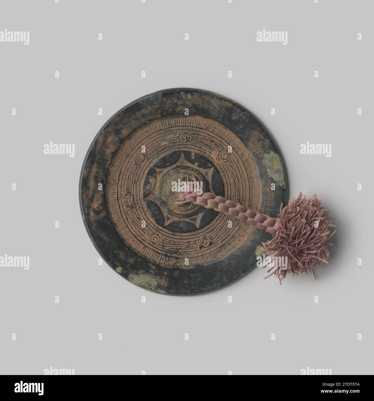 Mirror, Anonymous, -100 - 100 Mirror from the Han time with black shiny ...