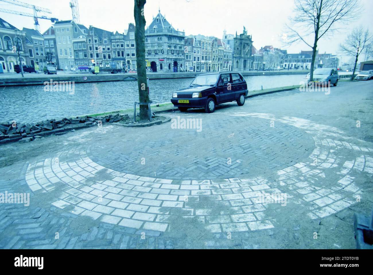 Pushpin speed bump hi-res stock photography and images - Alamy