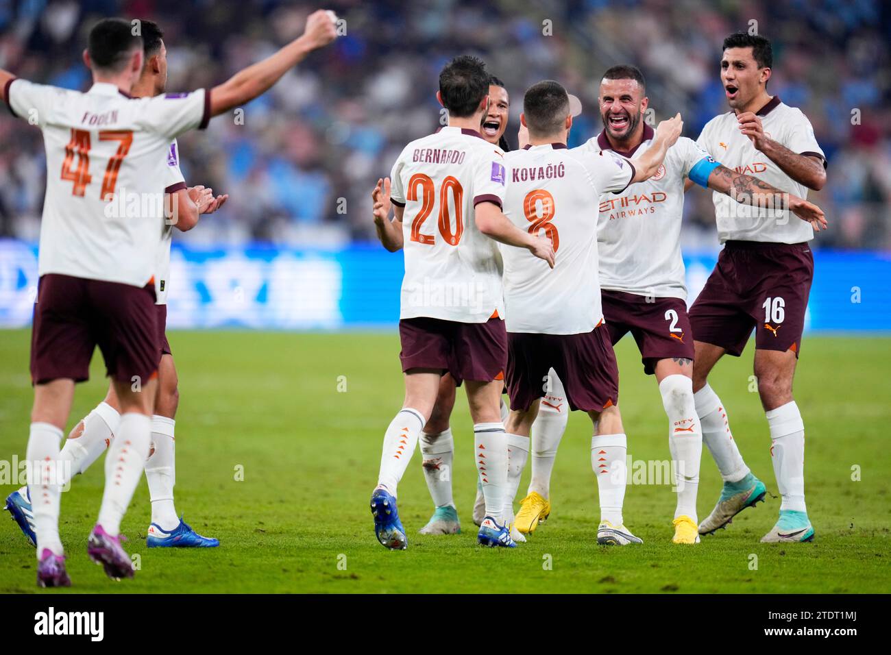 Manchester City's Mateo Kovacic celebrates with teammate Kyle Walker ...