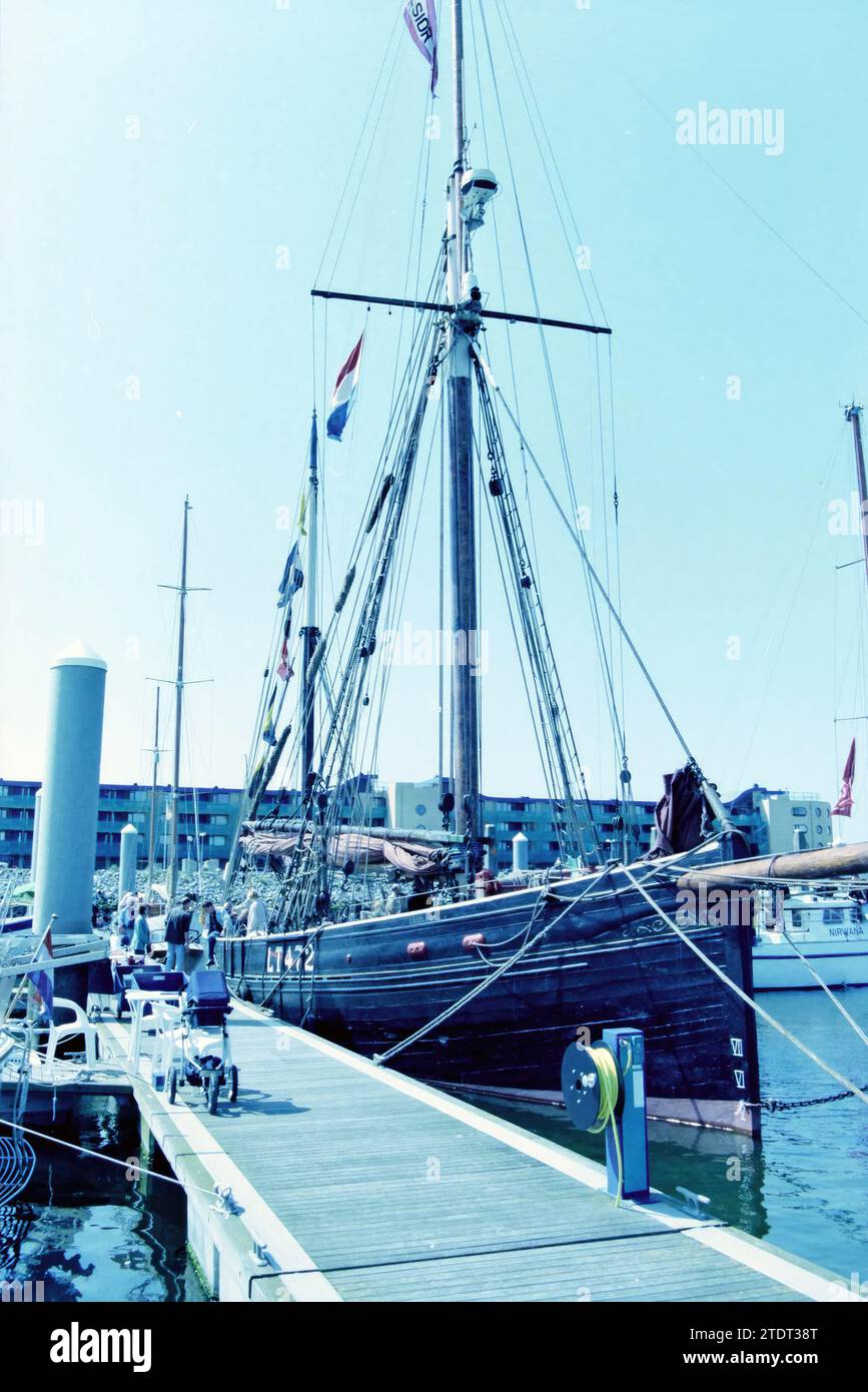 Classic ship in Seaport Marina, 01-05-1999, Whizgle News from the Past ...