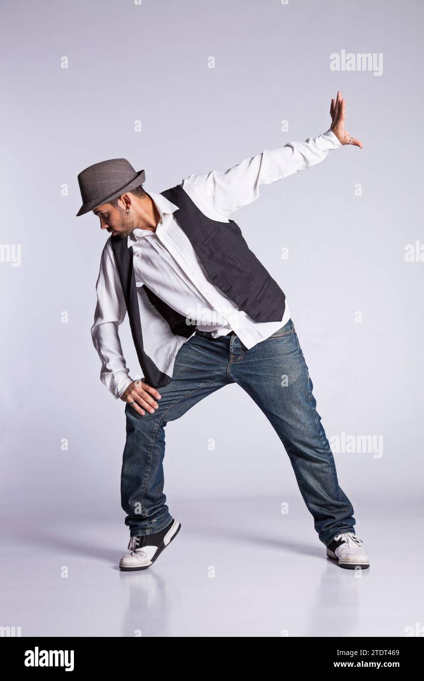Hip hop dancer showing movements hi-res stock photography and images ...