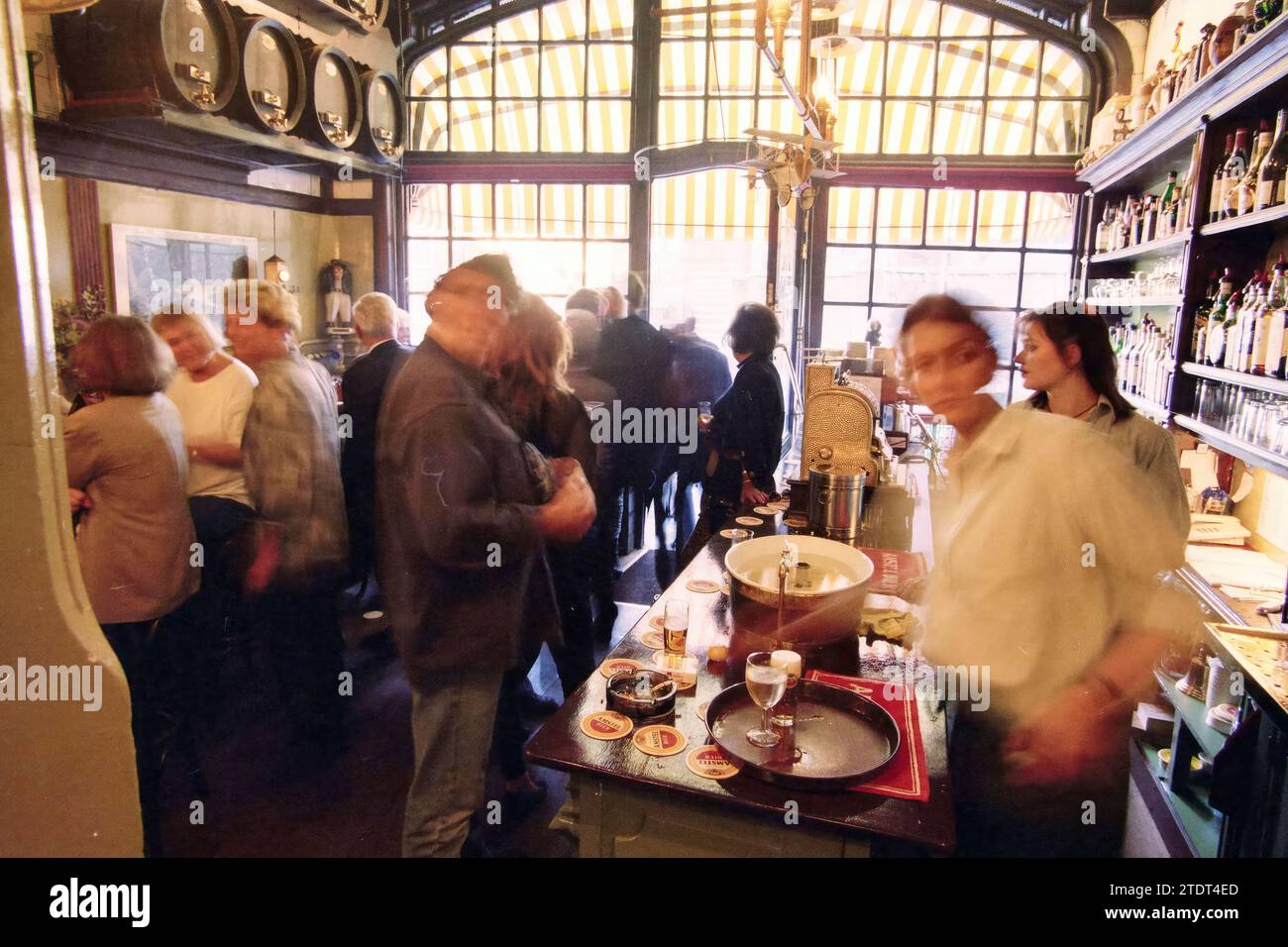 Cafe de uiver hi-res stock photography and images - Alamy