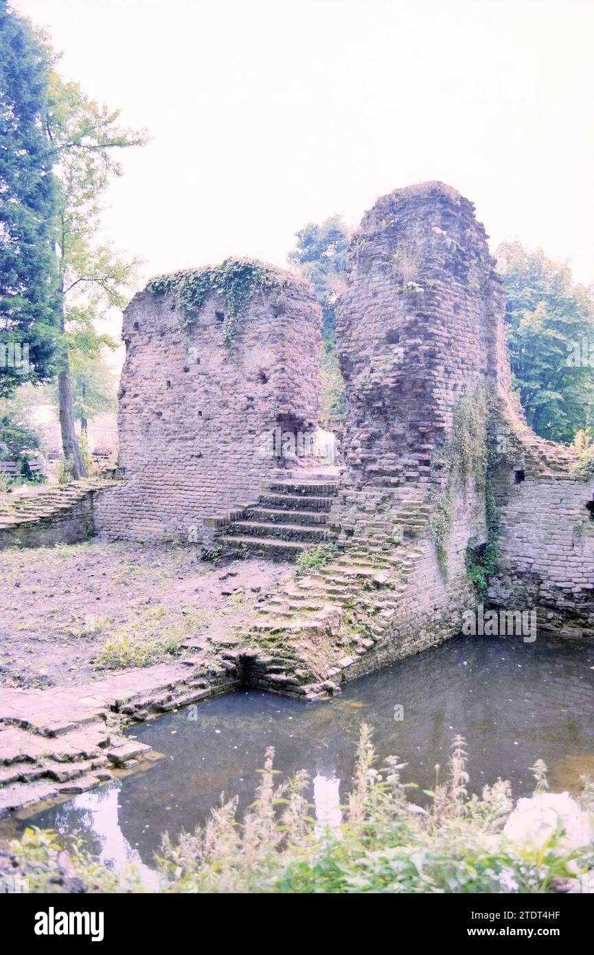 Ruin Huis ter Cleeff, Haarlem, Kleverlaan, The Netherlands, 12-08-1999 ...