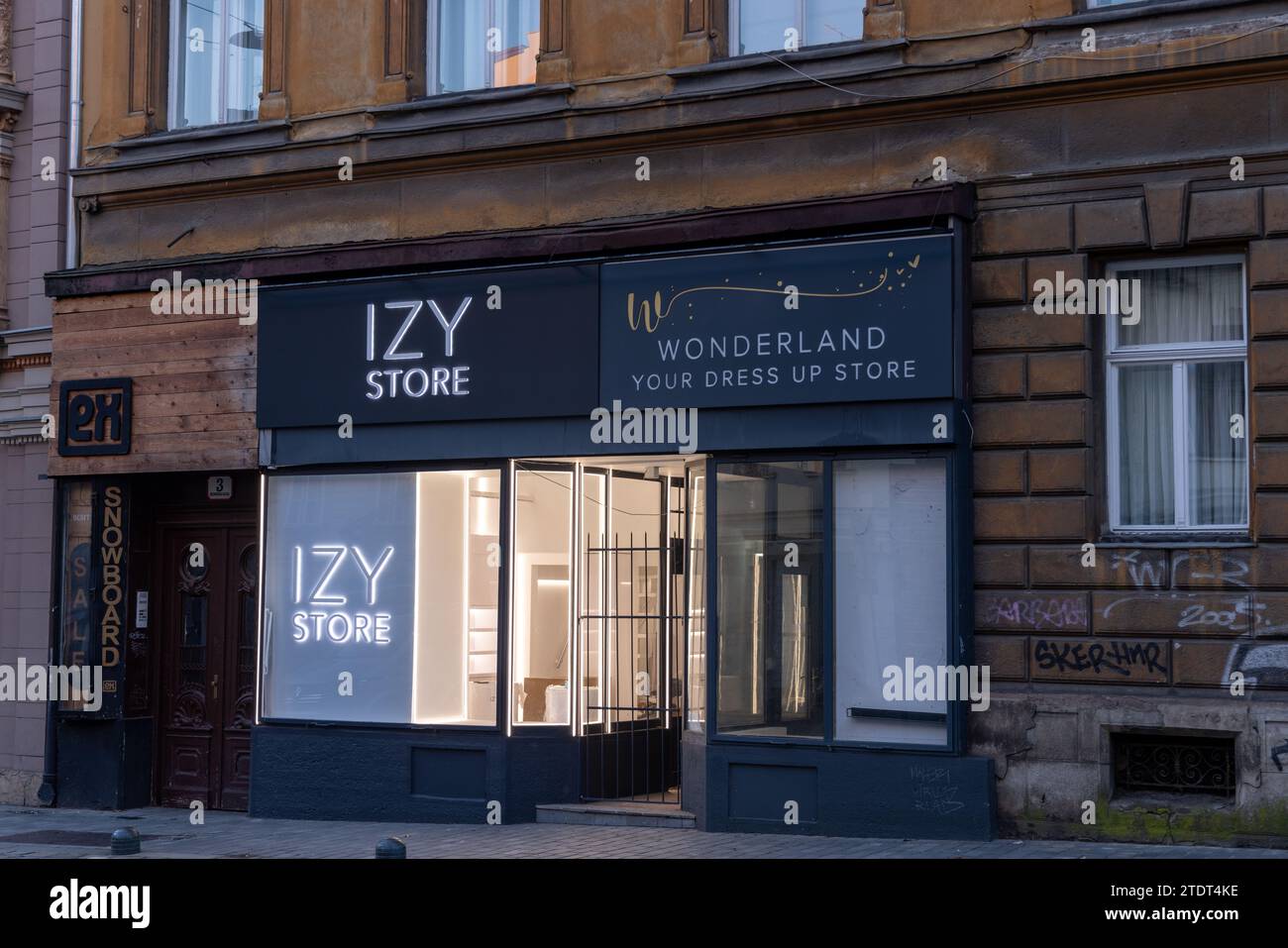 Izy store hi-res stock photography and images - Alamy