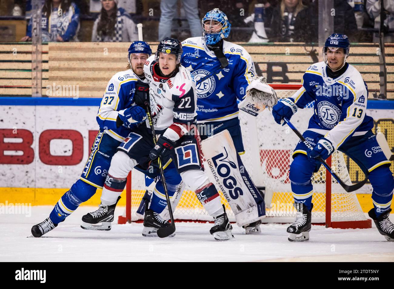 Leksand, Sverige. 19th Dec, 2023. 231219 Leksands Anton Lindholm och Linköpings Vilmos Gallo och ...