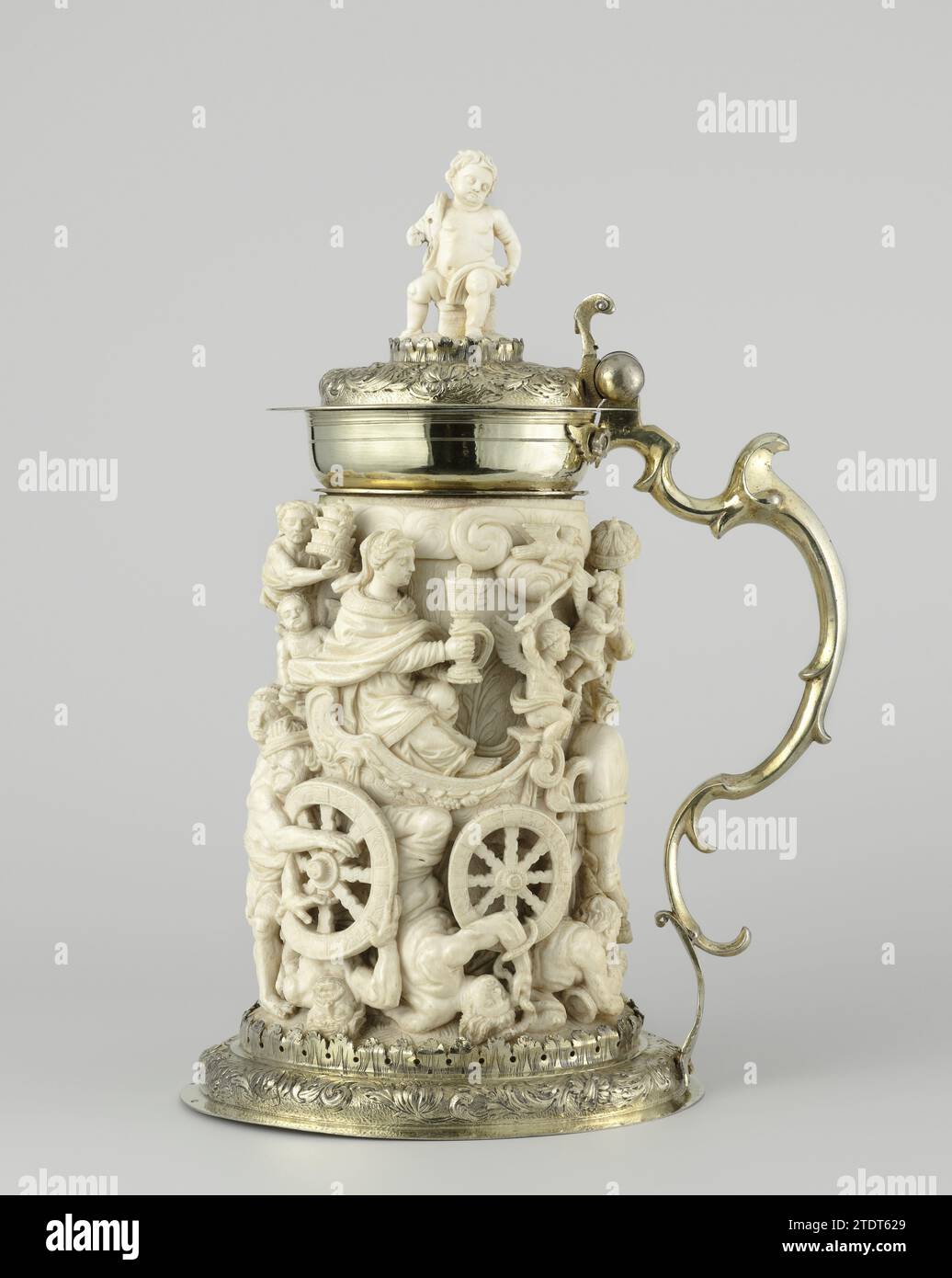 Cylindrical tankard hi-res stock photography and images - Alamy