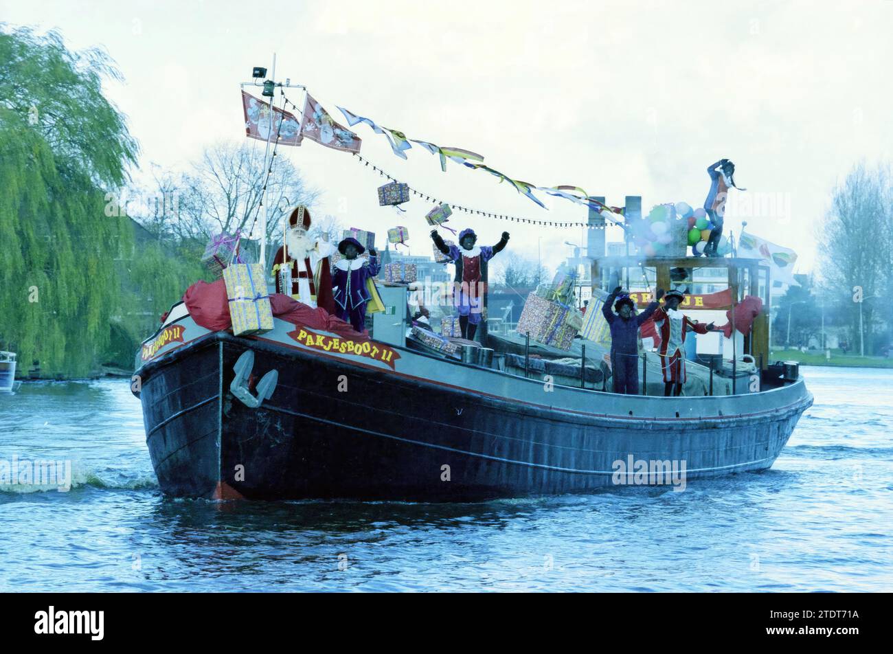 Pakjesboot sint nicolaas hi-res stock photography and images - Alamy