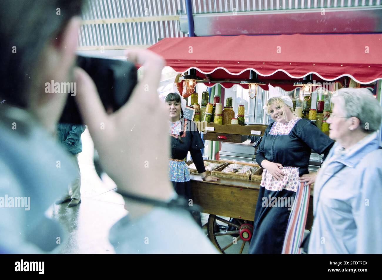 Volendam herring girls Vijfhuizen, Vijfhuizen, 21-05-2002, Whizgle News ...