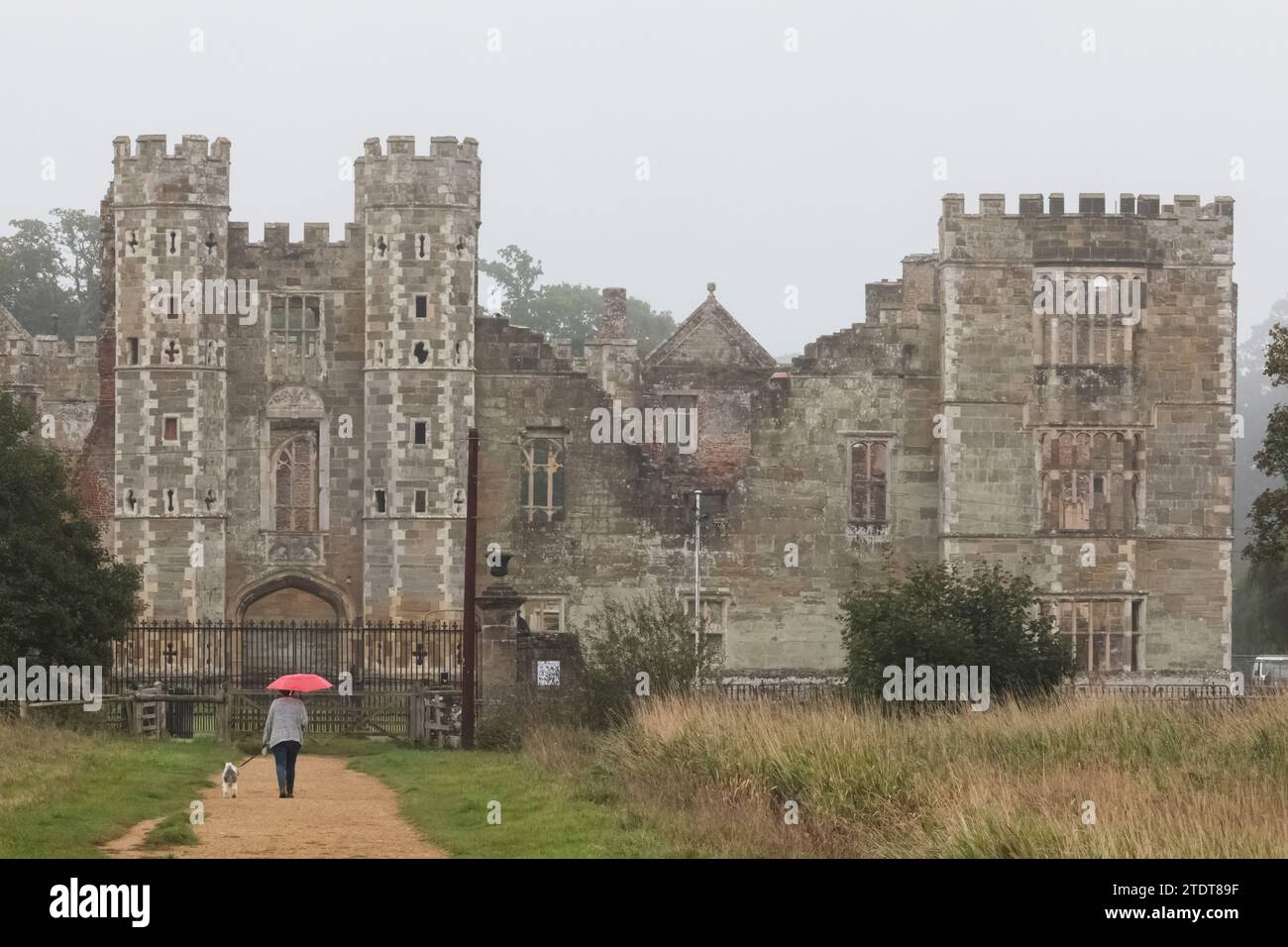 England, West Sussex, Midhurst, Ruins of Cowdray House Stock Photo - Alamy