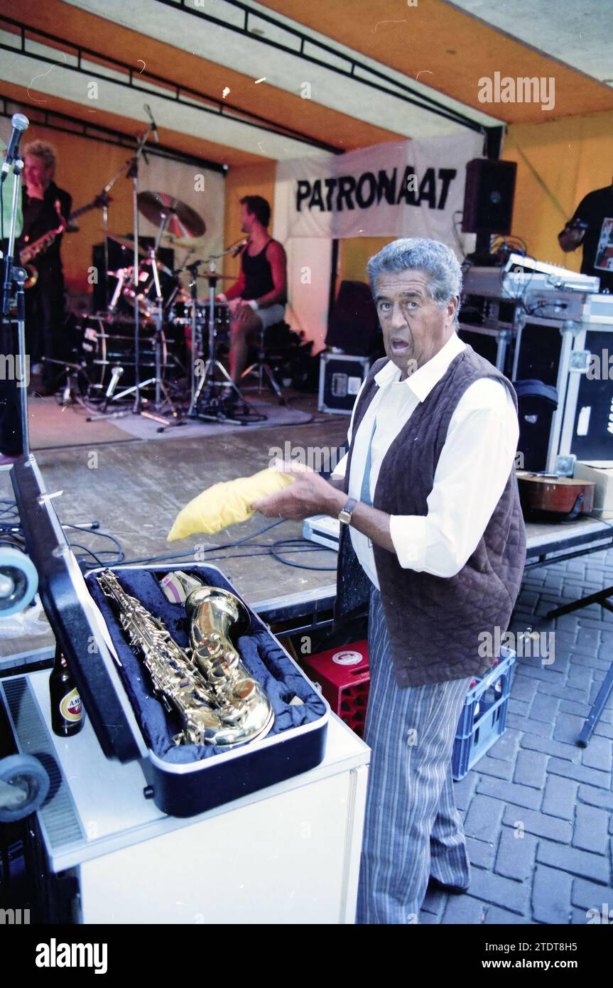 Haarlem Jazz, saxophonist unpacks his instrument, Haarlem, The ...