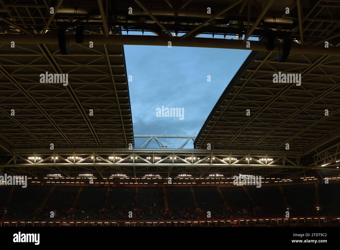 First fully retractable roof in the uk hi-res stock photography and ...