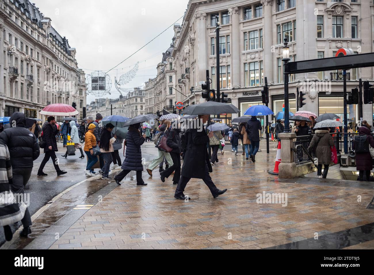 Rainy winters day london city hi-res stock photography and images - Alamy