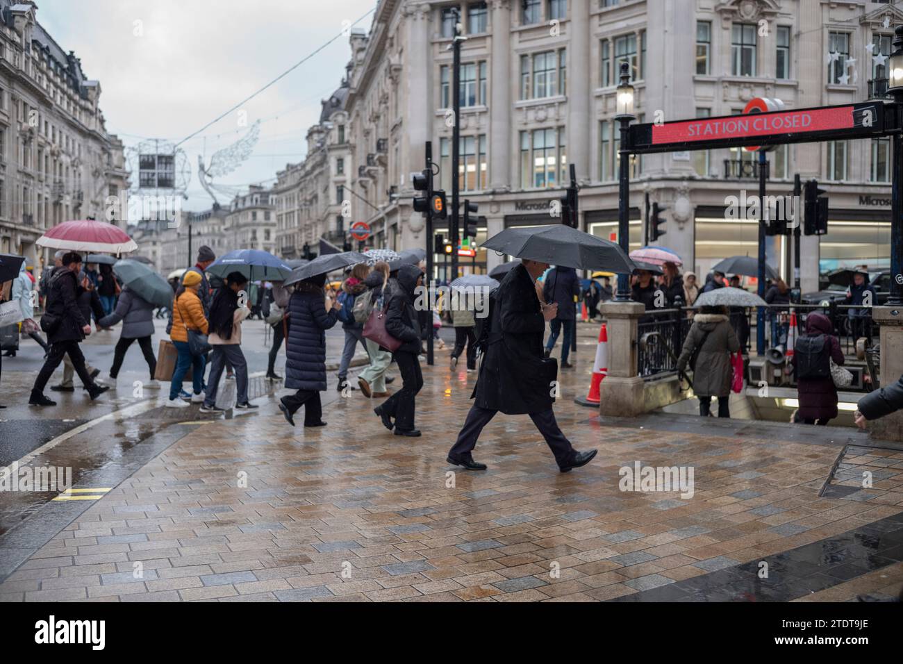 Rainy winters day london city hi-res stock photography and images - Alamy