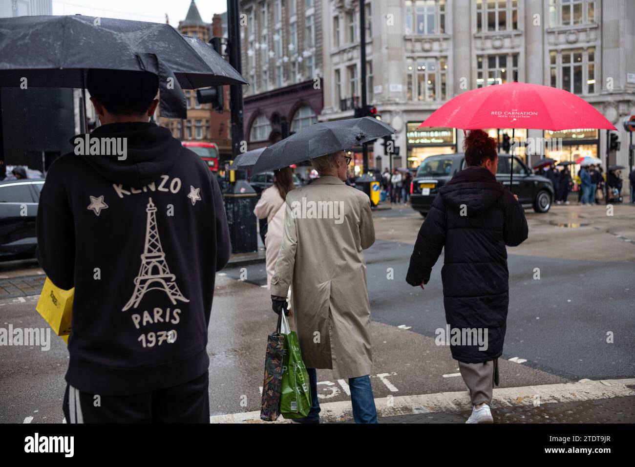 Christmas shoppers in Oxford Circus on a wet winters day, London ...