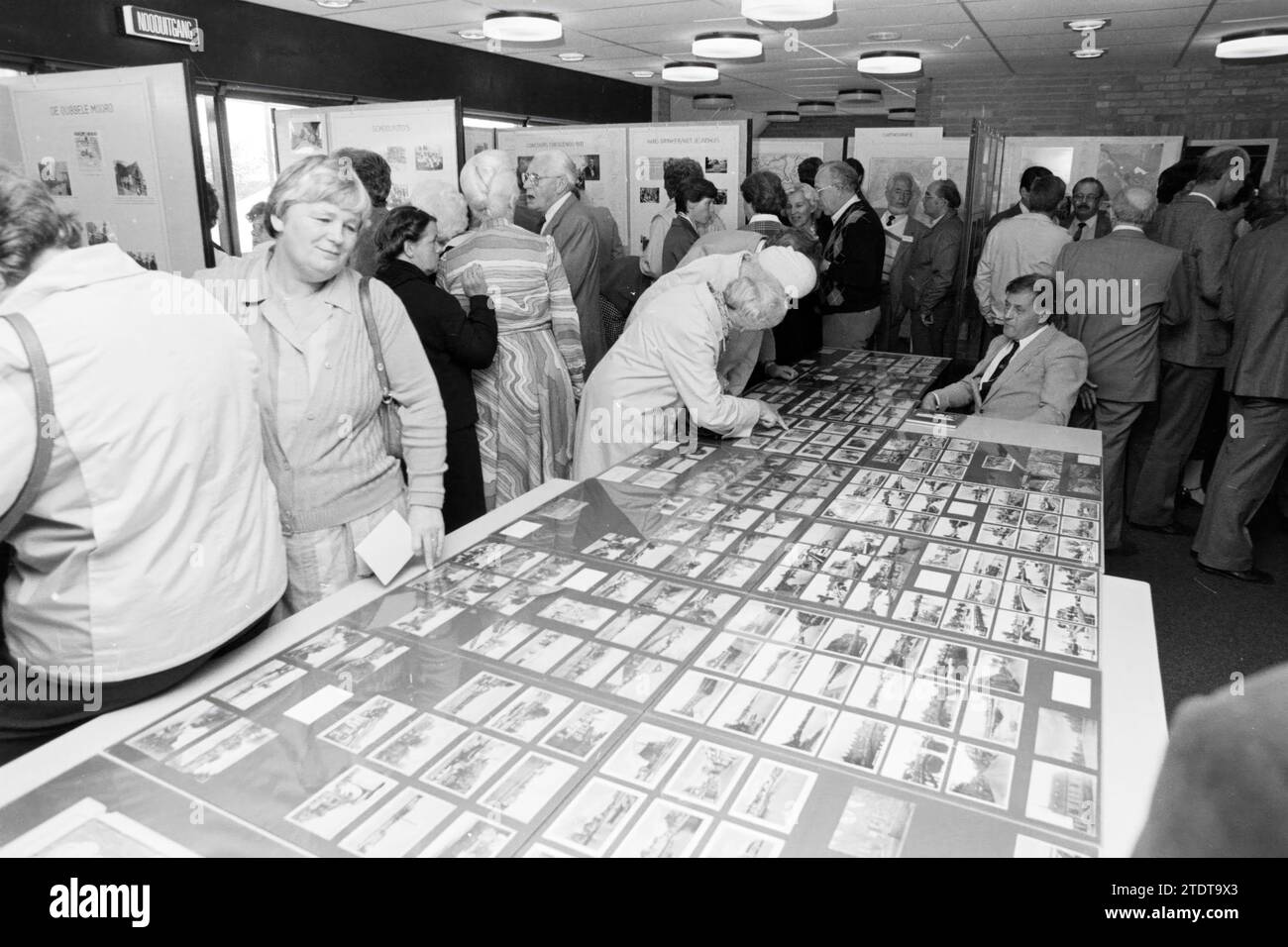Photo exhibition during Spaarndam reunion in the village center ...