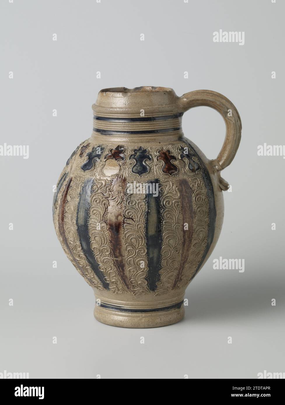 Jug with foliate scrolls and colored borders, anonymous, c. 1650 - c. 1699 Jug of stoneware on ...
