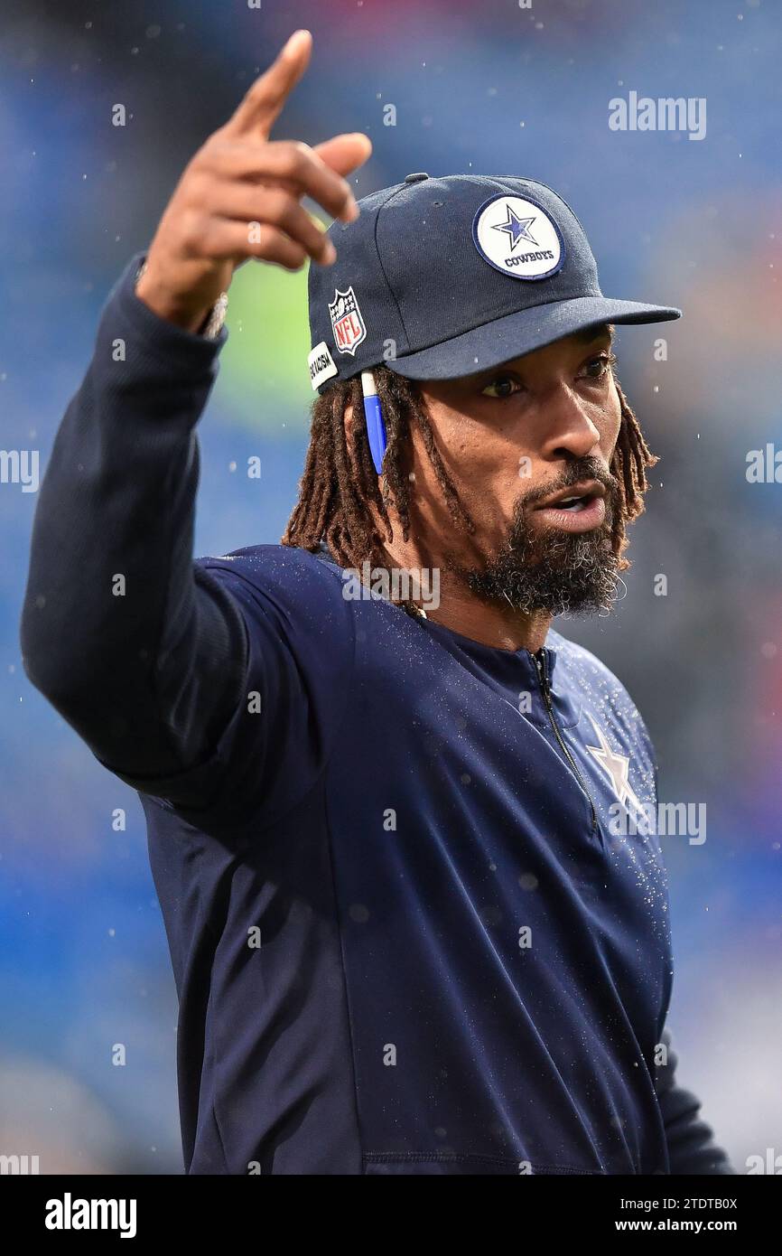 Dallas Cowboys defensive backs coach Al Harris watches warm ups before an NFL football game ...