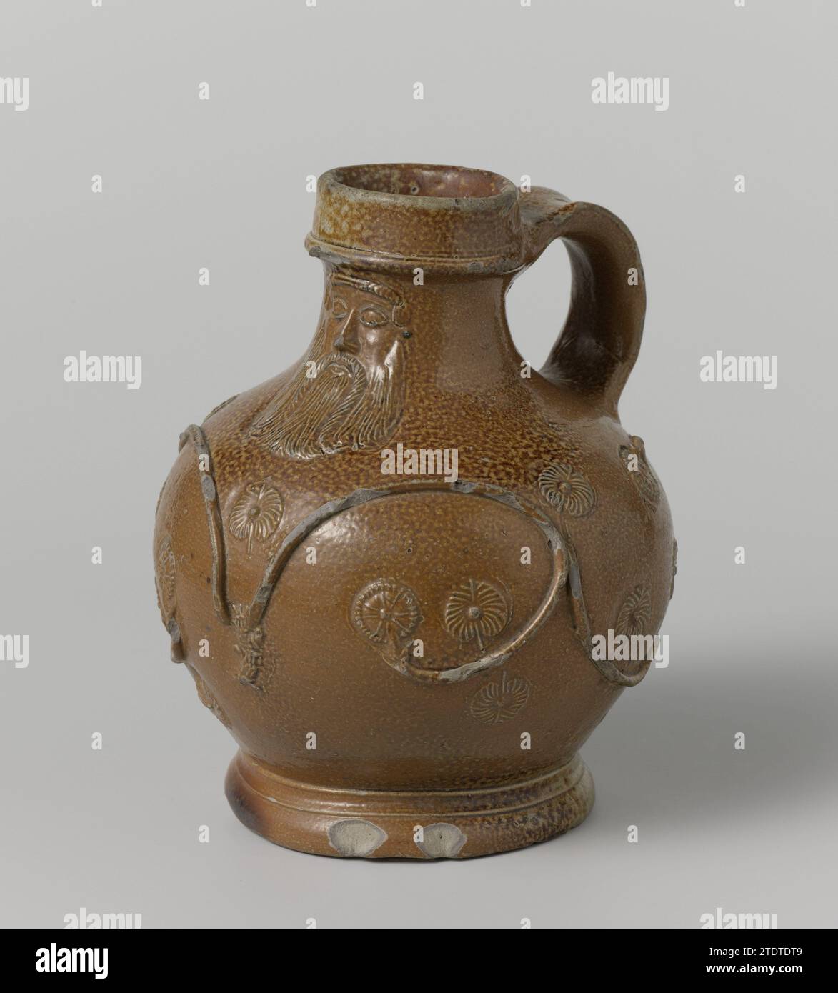 Jug (Bartmann jug) with floral scrolls, anonymous, c. 1520 - c. 1560 Jug (beard fancier bush) of ...