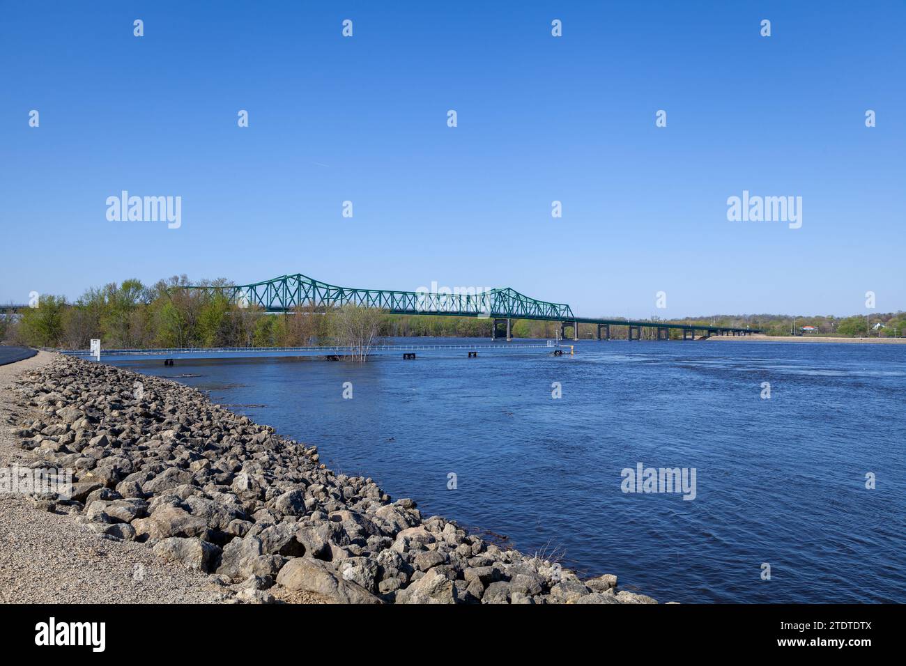 Steep bridge crossing the Mississippi River Stock Photo - Alamy
