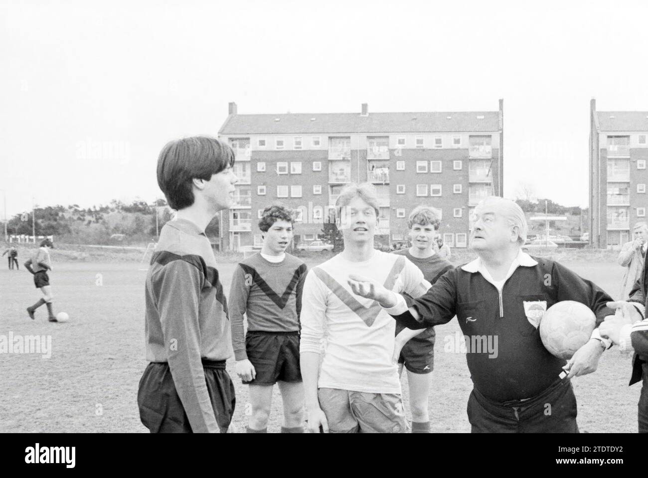 Old referee hi-res stock photography and images - Alamy