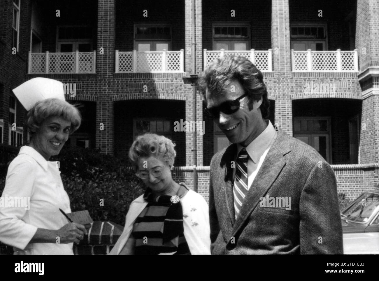 Clint eastwood dirty harry 1971 hi-res stock photography and images - Alamy