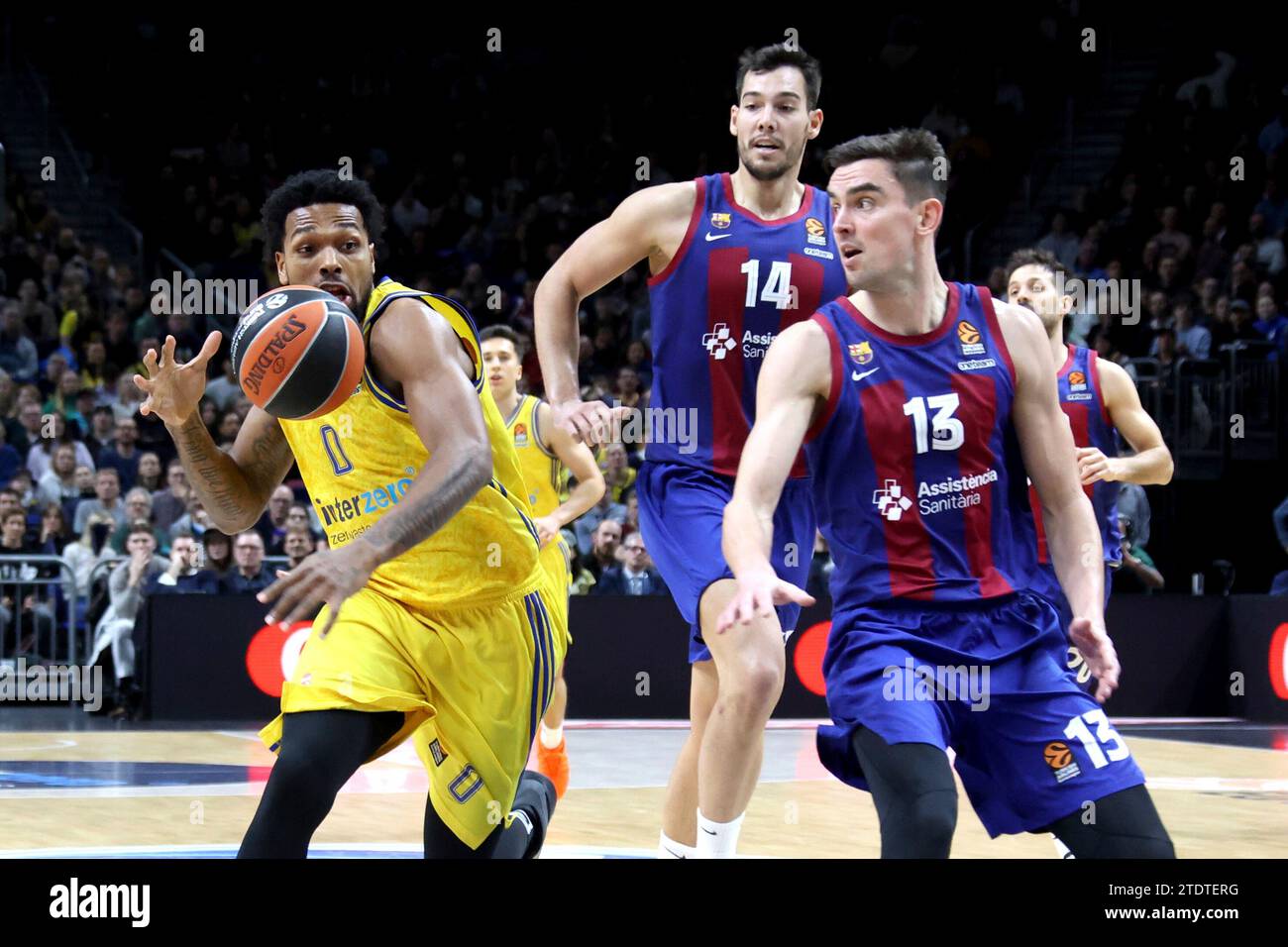 Berlin, Deutschland. 19th Dec, 2023. 19.12.2023, Mercedes-Benz-Arena ...