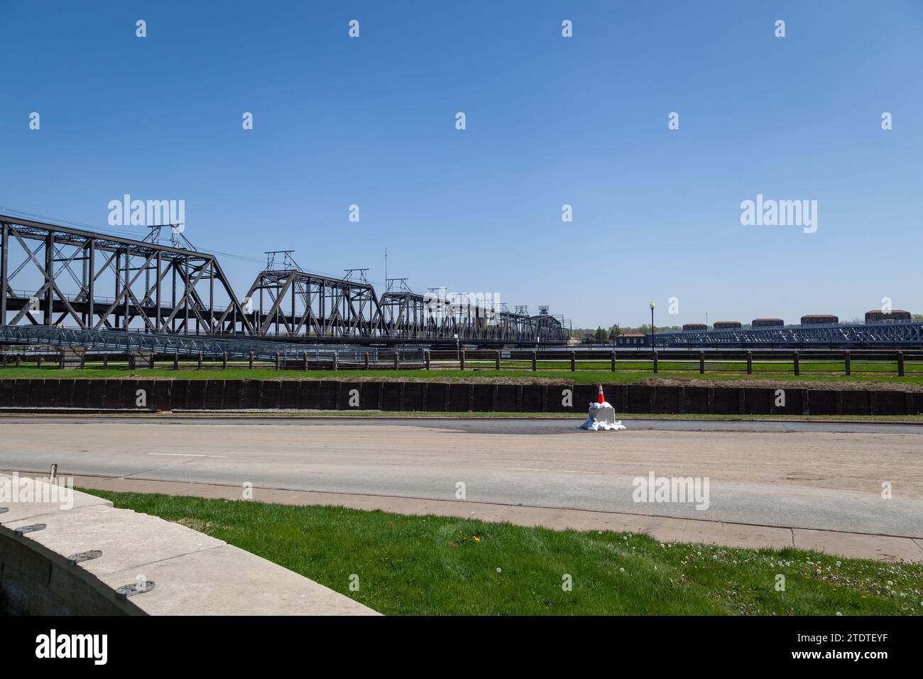 Steep bridge crossing the Mississippi River Stock Photo - Alamy