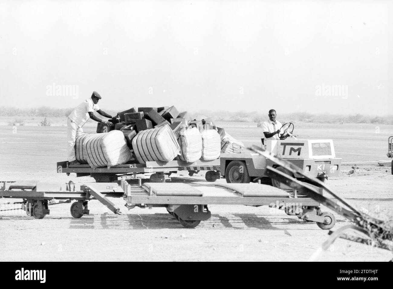 Goods and food aid Tjaad AFRICA, Aid action, Transport, transport ...