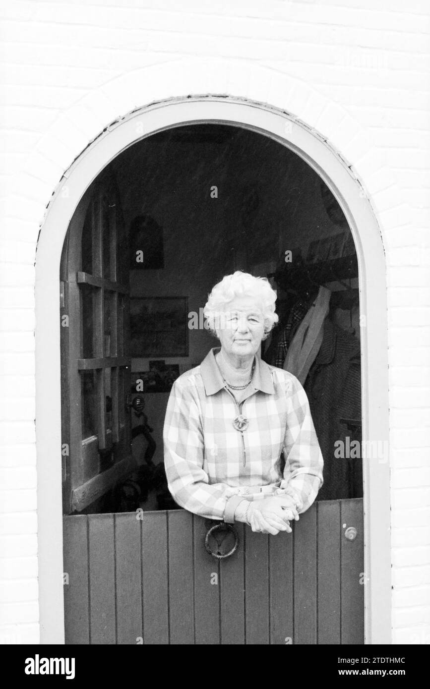 Mrs. De Jong, portrayed at a half door of De Toog, Bergen aan Zee ...