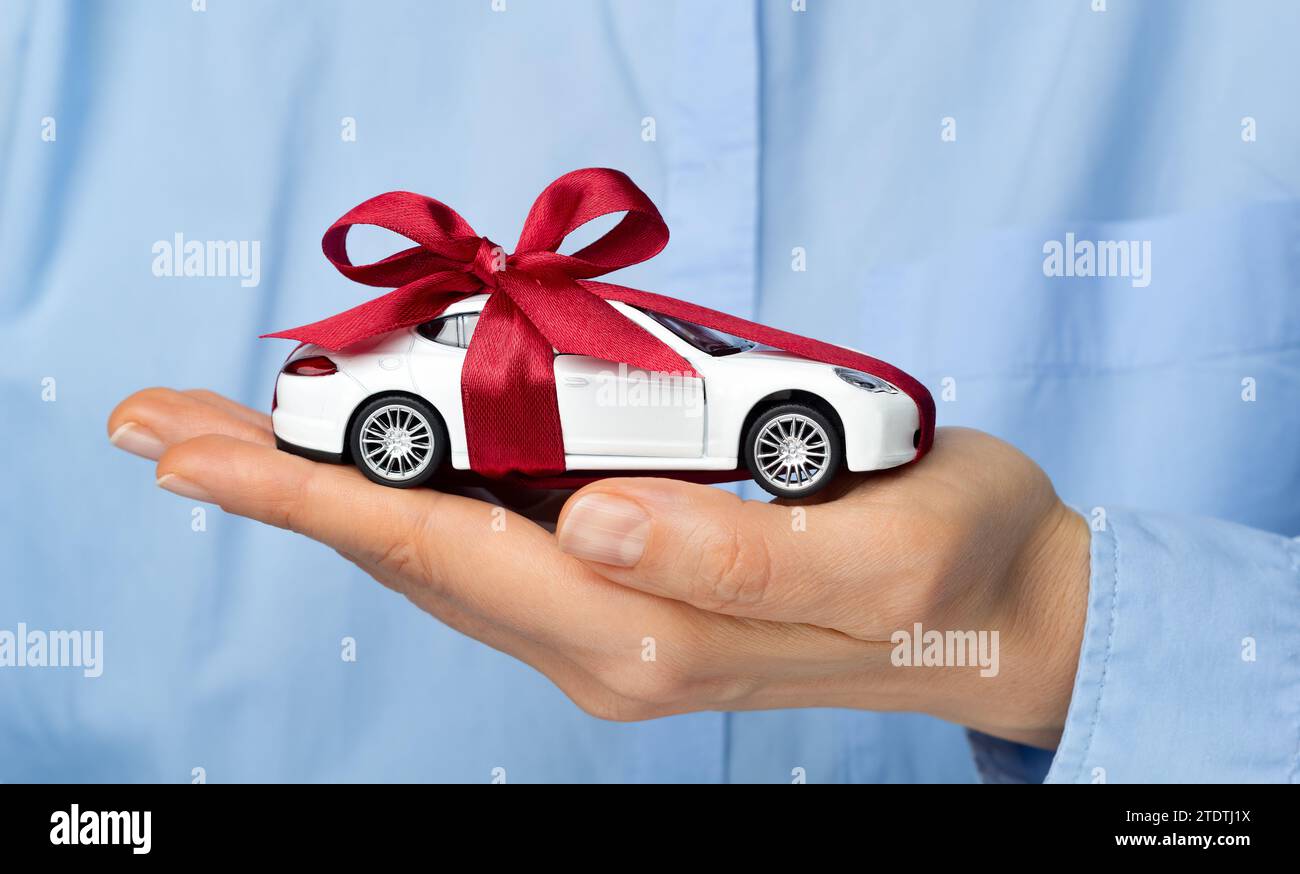 Car as a gift hi-res stock photography and images - Alamy