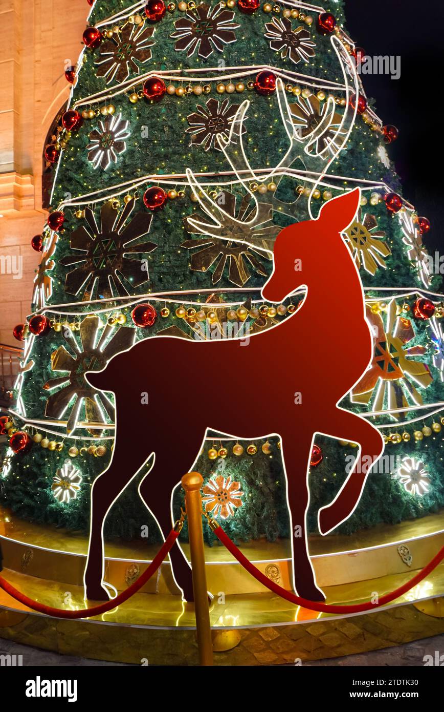 Reindeer christmas tree hi-res stock photography and images - Alamy