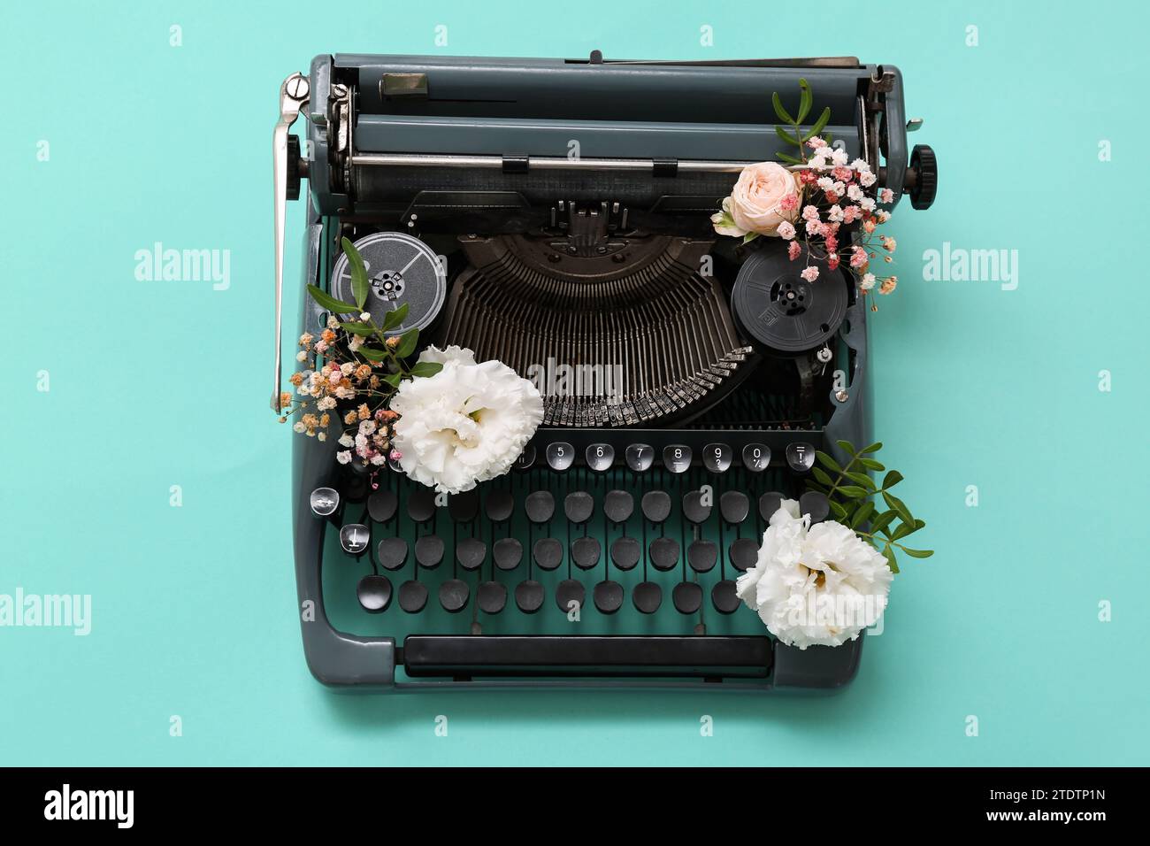 Vintage turquoise typewriter hi-res stock photography and images - Alamy