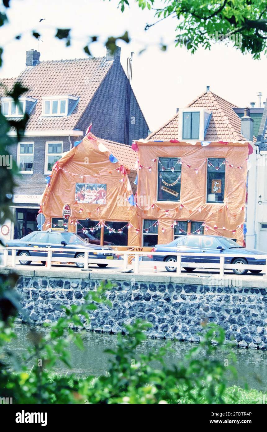 Packed pub leidsevaart hi-res stock photography and images - Alamy