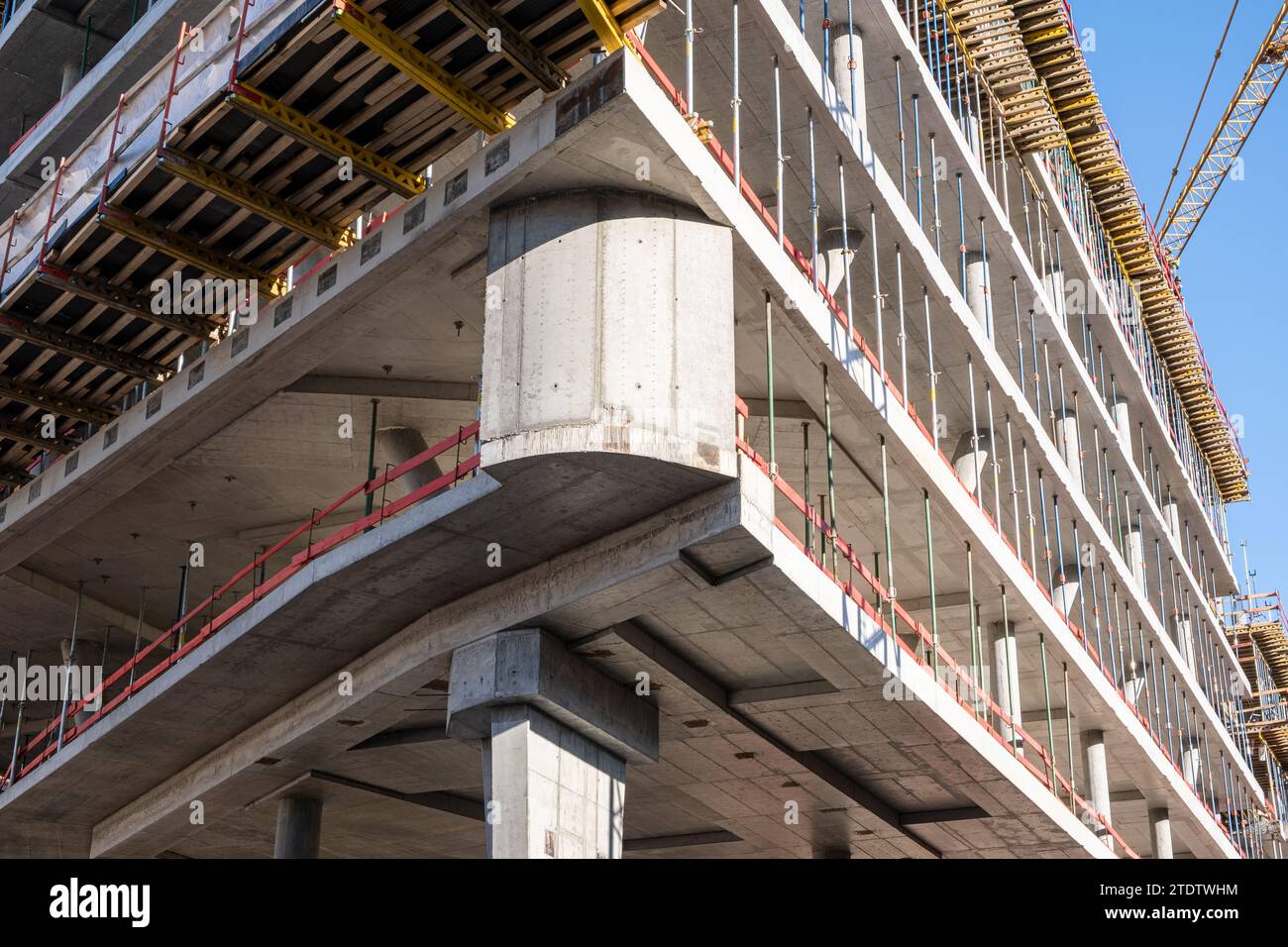 Uncompleted skyscraper hi-res stock photography and images - Alamy