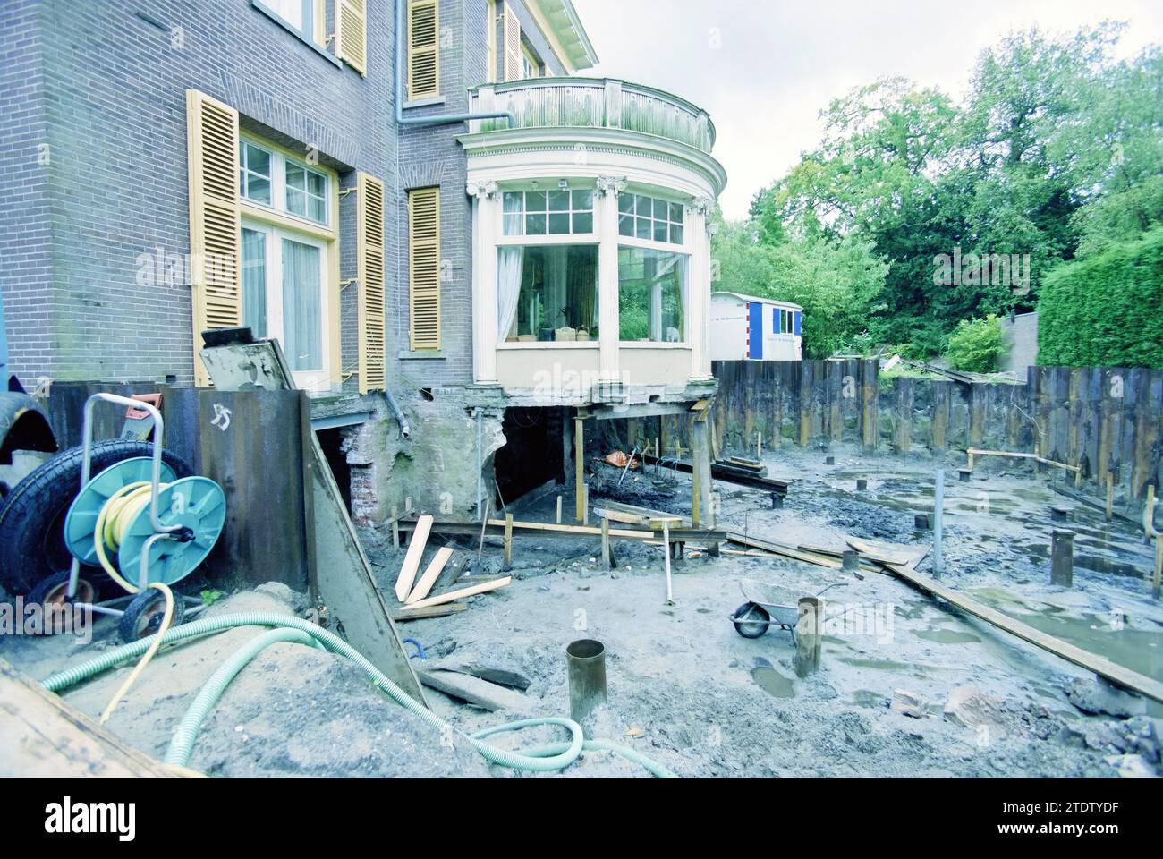 Sagging bay window hi-res stock photography and images - Alamy