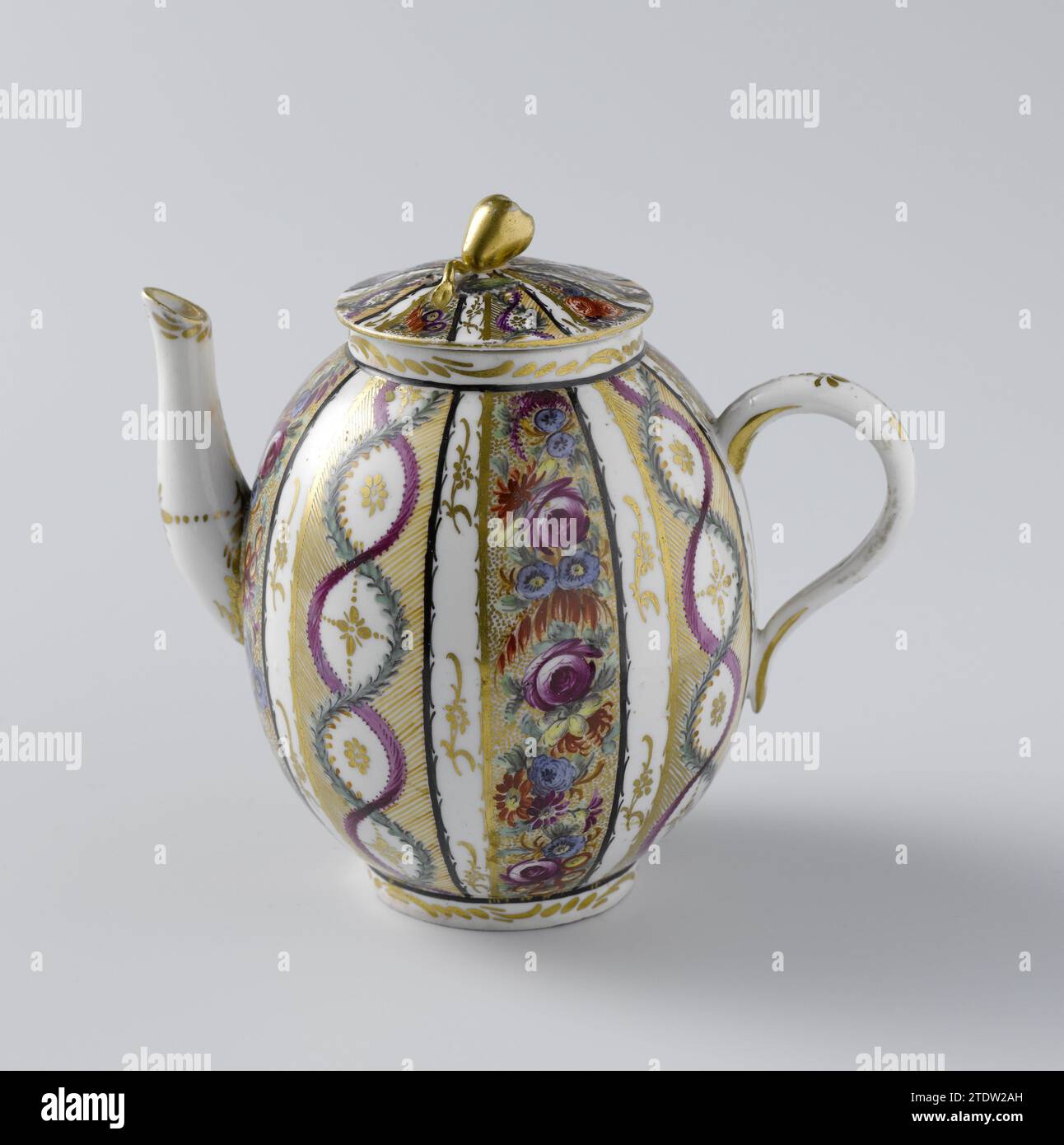 Teapot with vertical borders, 1773 Teapot of porcelain with an oval ...