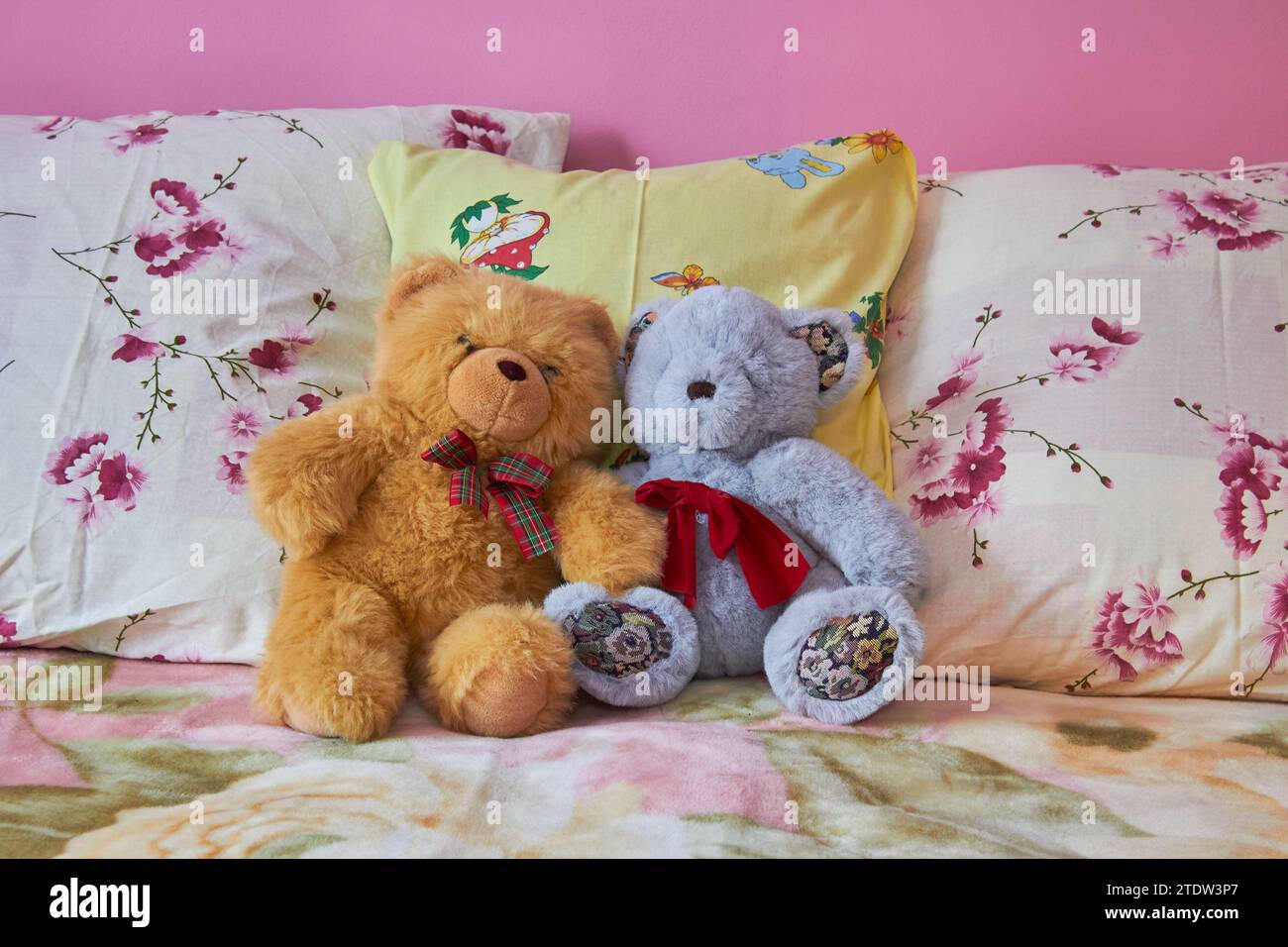 Toy bear hug happy hi-res stock photography and images - Alamy