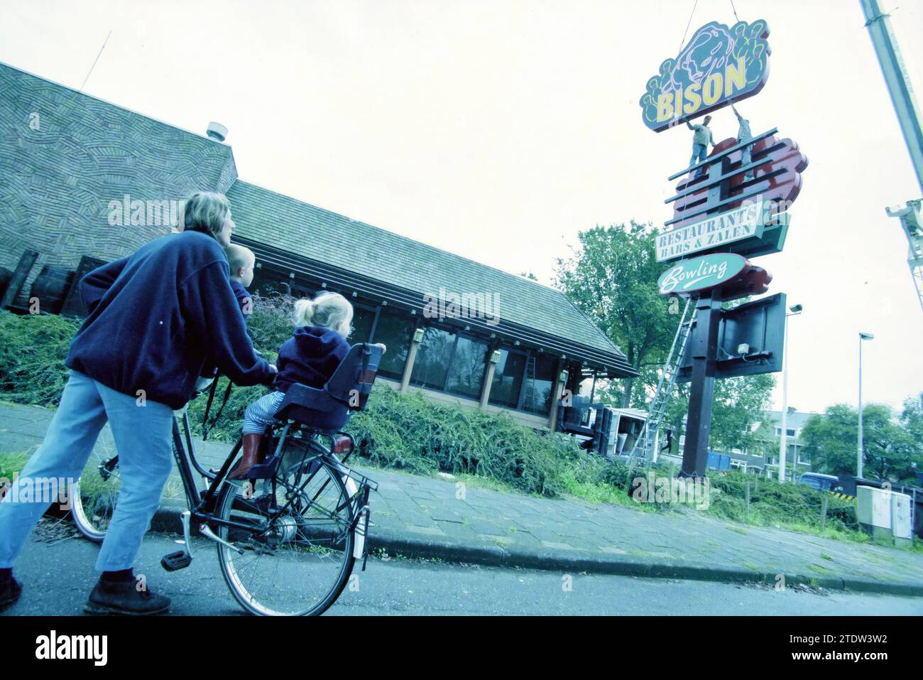 Bison bowling hi-res stock photography and images - Alamy