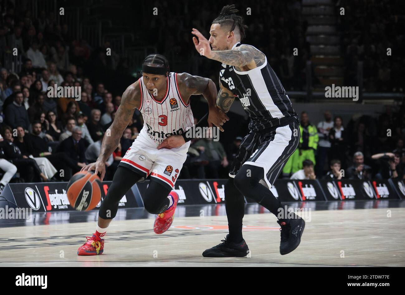 Bologna, Italy. 19th Dec, 2023. Isaiah Canaan (Olympiacos Piraeus) in ...