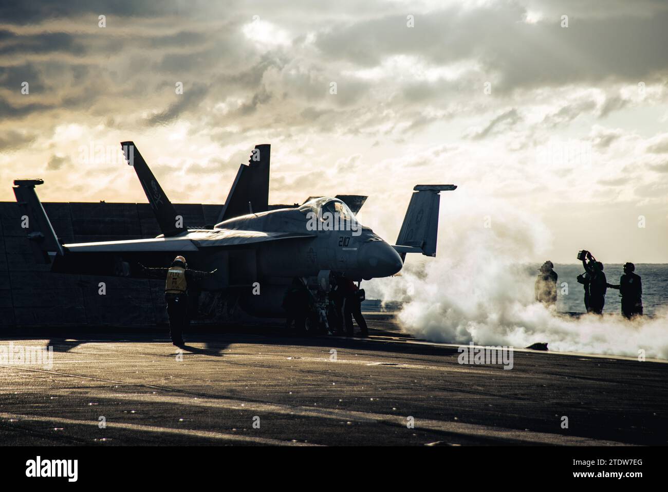 An F/A-18E/F Super Hornet from Strike Fighter Squadron (VFA) 103 ...