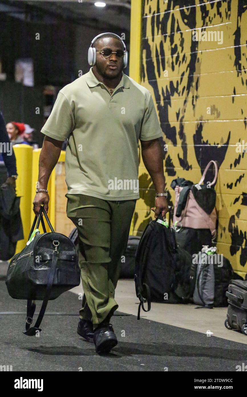 Baltimore Ravens defensive tackle Justin Madubuike (92) arrives at the ...