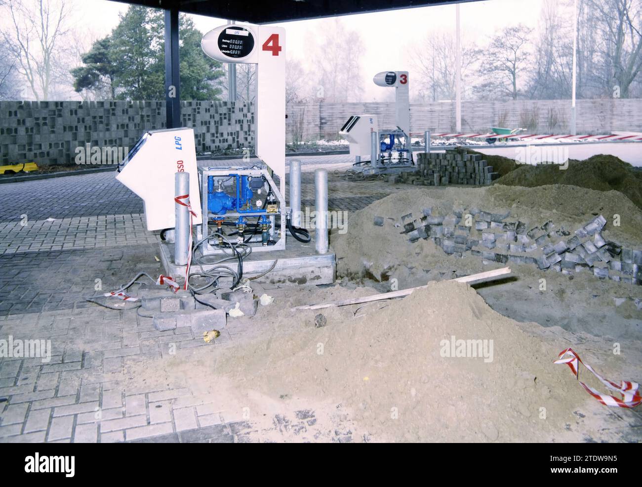 Essostation overmeer hi-res stock photography and images - Alamy