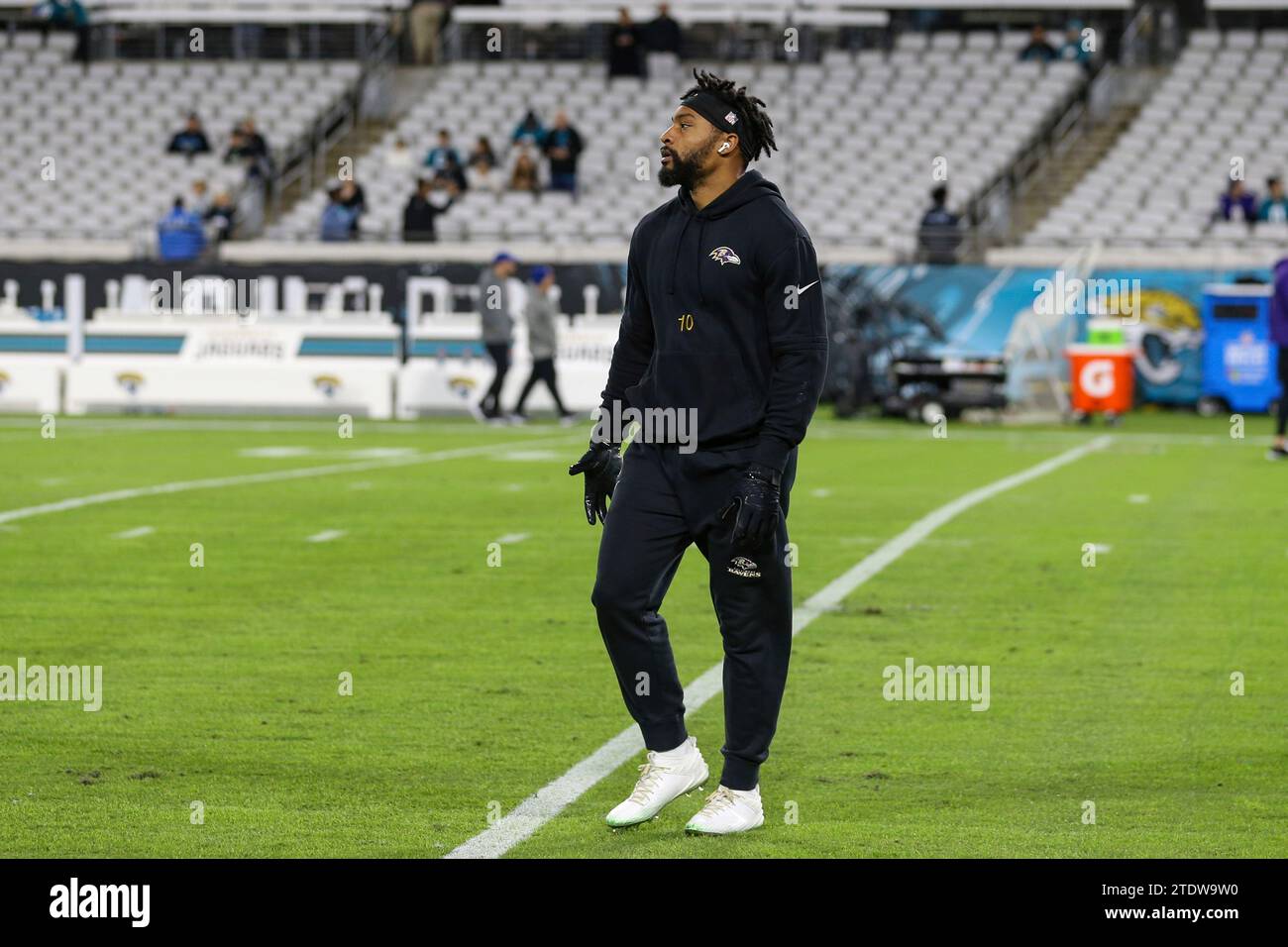 Baltimore Ravens cornerback Arthur Maulet (10) warms up before an NFL ...