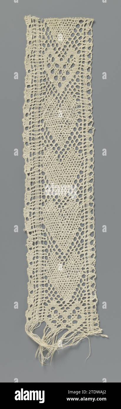 Strip bobbin with lying heart pattern, anonymous, c. 1850 - c. 1899 ...