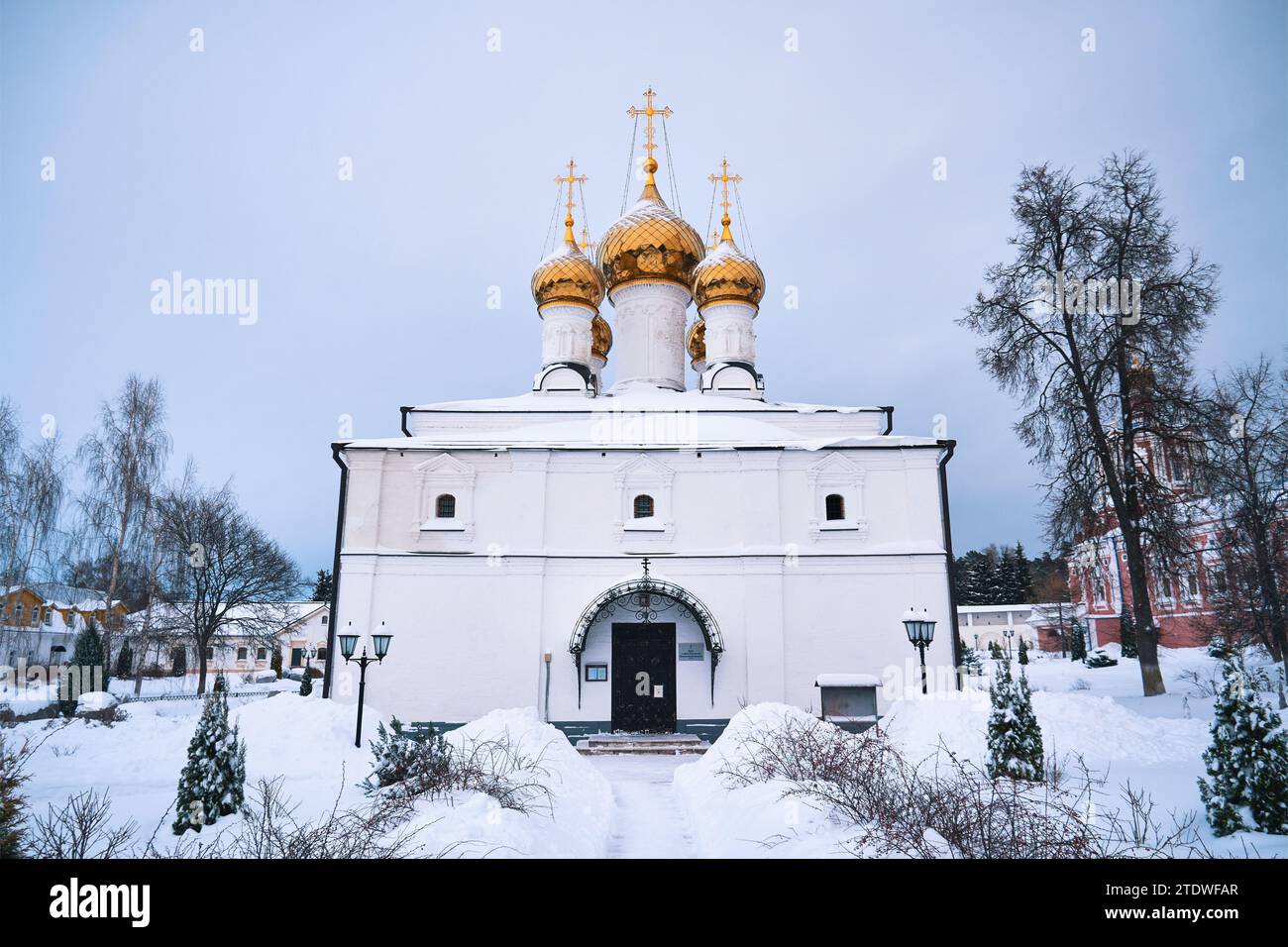 Front of an orthodox church hi-res stock photography and images - Alamy