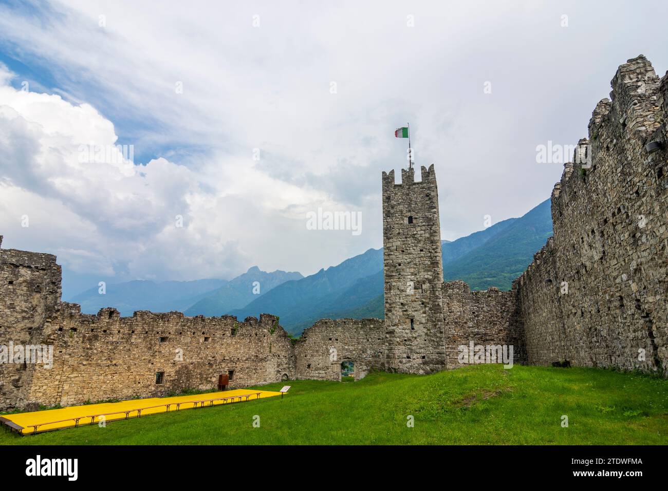 Breno castle hi-res stock photography and images - Alamy