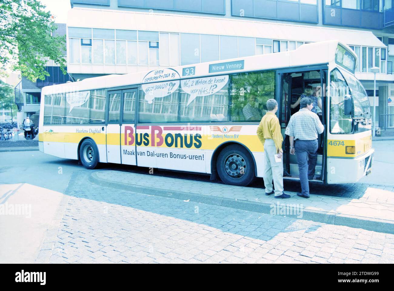 NZH bus 'Bus bonus', Haarlem station, Haarlem, The Netherlands, 17-08 ...