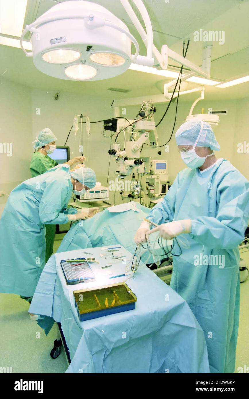 Eye surgery omc hi-res stock photography and images - Alamy