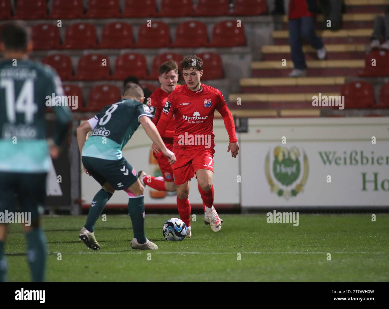 Maurice krattenmacher spvgg unterhaching mit ball im angriff hi-res ... Maurice krattenmacher spvgg unterhaching mit ball im angriff hi-res ...