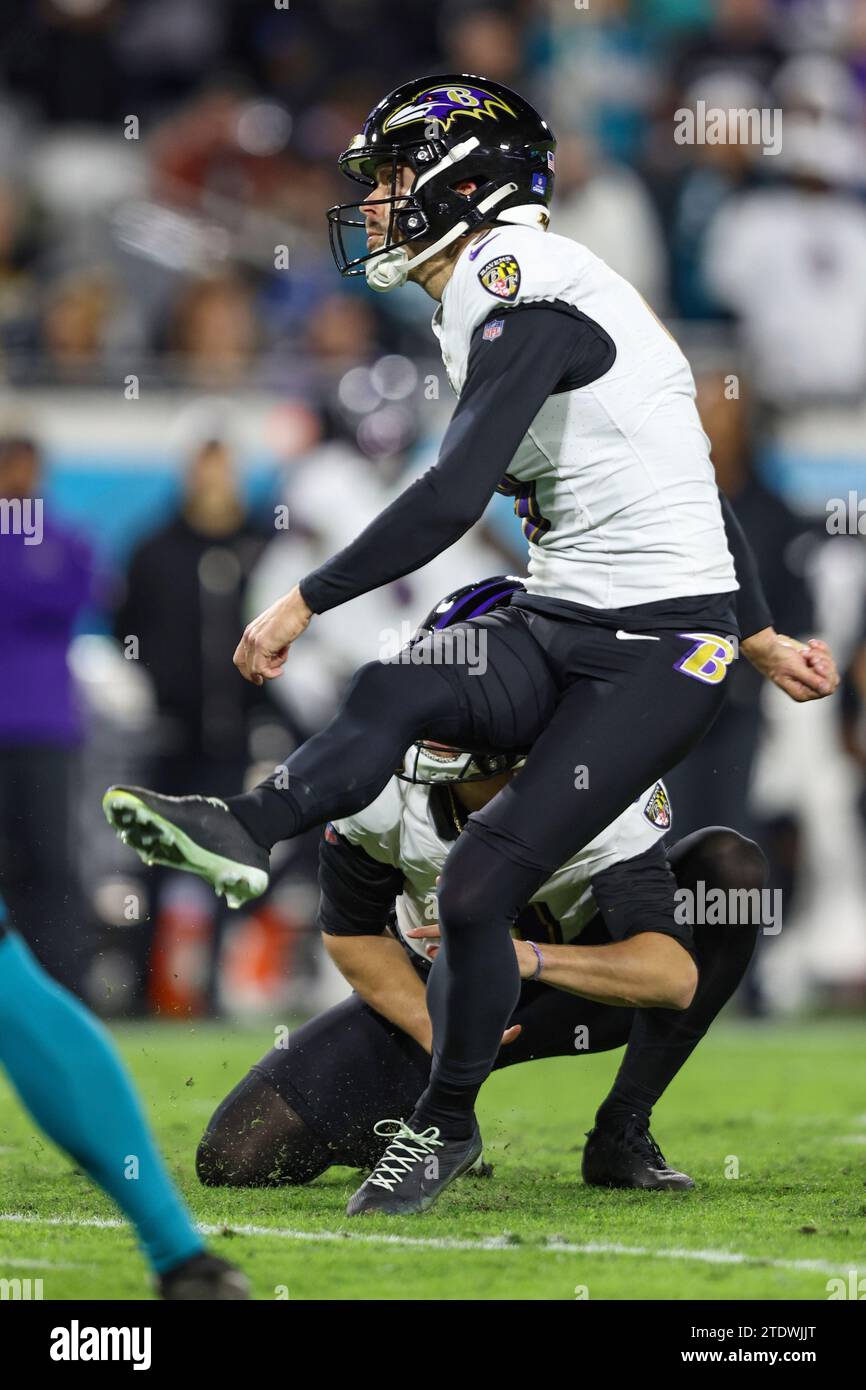 Baltimore Ravens place kicker Justin Tucker (9) successfully kicks a ...